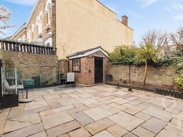 Prince Of Wales Road NW5, 1 bed flat to rent, £2,200 pcm | PrimeLocation