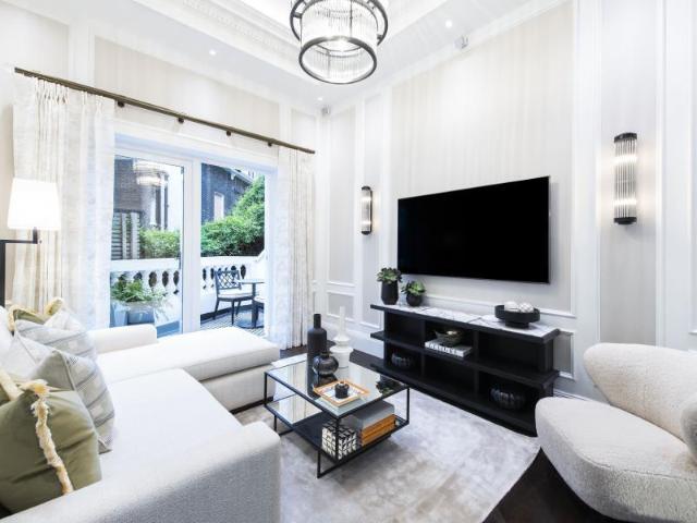 PRINCE OF WALES TERRACE W8 2 bed apartment to rent £11,700 pcm £2,700 pw