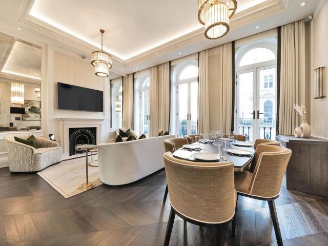 Prince of Wales Terrace, High Street. 2 bed flat to rent £13,390 pcm £3,090 pw