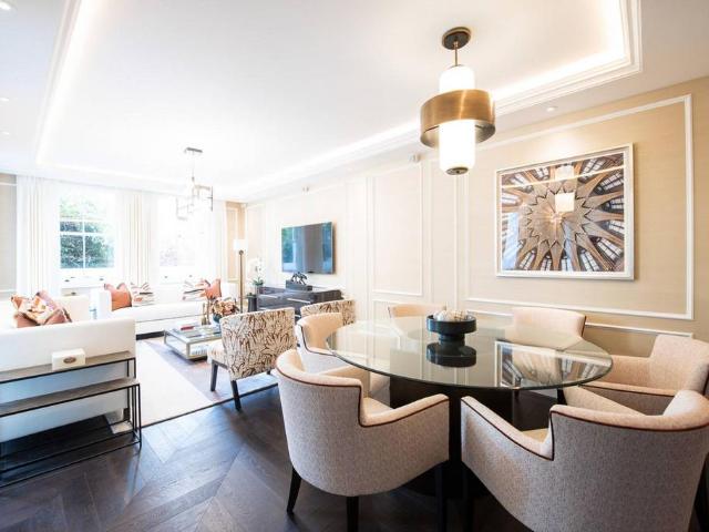 Prince of Wales Terrace, High Street. 3 bed flat to rent £23,833 pcm £5,500 pw