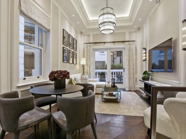 Prince Of Wales Terrace, Kensington, W8 2 bed apartment to rent £11,613 pcm £2,680 pw