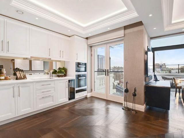 Prince Of Wales Terrace, Kensington, W8 2 bed apartment to rent £12,068 pcm £2,785 pw