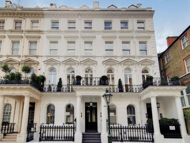 Prince Of Wales Terrace, Kensington, W8 2 bed apartment to rent £13,390 pcm £3,090 pw