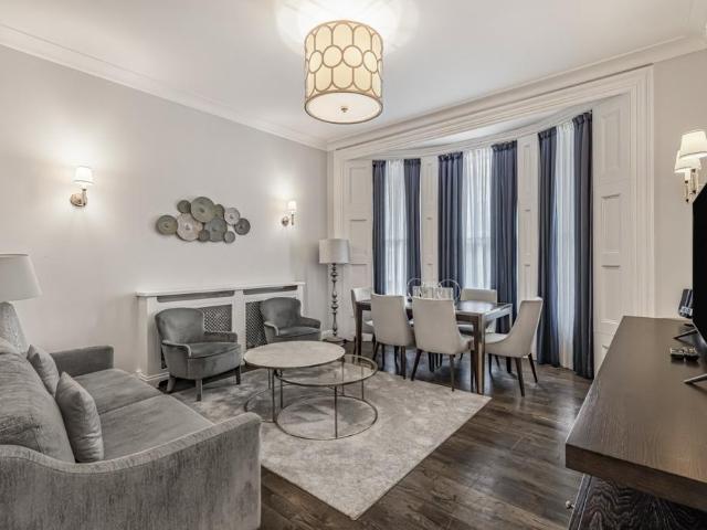Prince Of Wales Terrace, Kensington. 3 bed flat to rent £8,500 pcm £1,962 pw