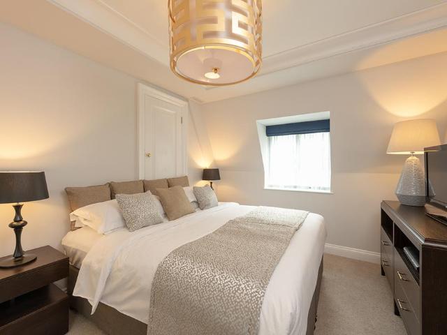 Prince of Wales Terrace, Kensington. 4 bed apartment to rent £10,833 pcm £2,500 pw