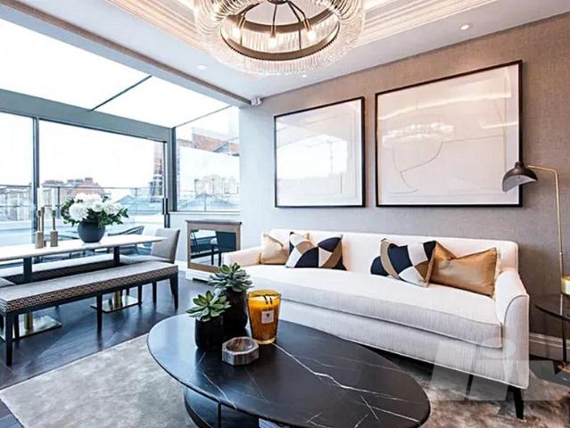 Prince of Wales Terrace, London W8 2 bed flat to rent £12,133 pcm £2,800 pw