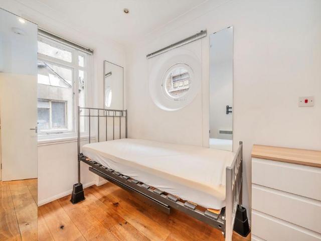 Prince Of Wales Terrace, London W8 Studio to rent £1,235 pcm £285 pw