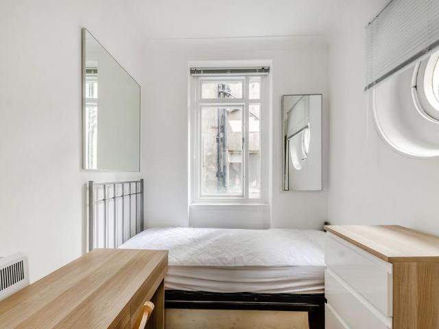 Prince of Wales Terrace, South. Studio to rent £2,167 pcm £500 pw