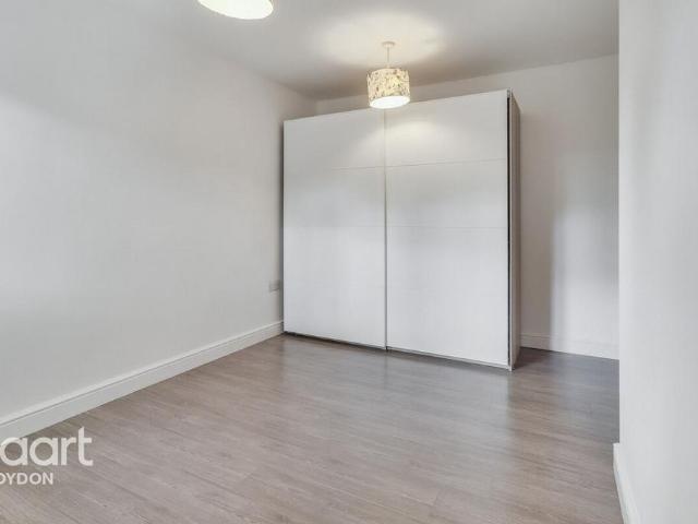 Prince Road, Croydon 2 bed flat to rent £1,650 pcm £381 pw