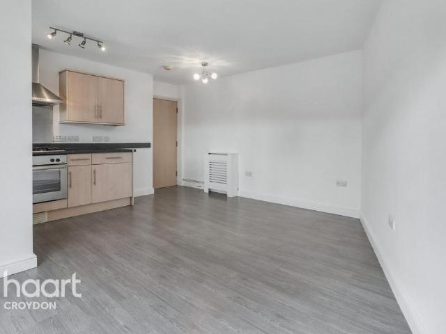 Prince Road, Croydon 2 bed flat to rent £1,600 pcm £369 pw