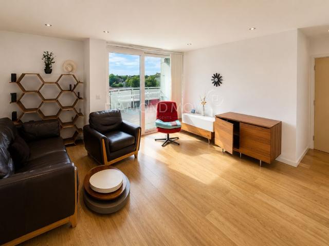 Prince Regent Road, Hounslow TW3, 2 bed flat to rent, £1,700 pcm | PrimeLocation