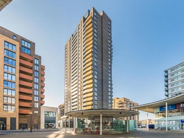 Prince Regent Road, Hounslow TW3 2 bed flat to rent £2,395 pcm £553 pw