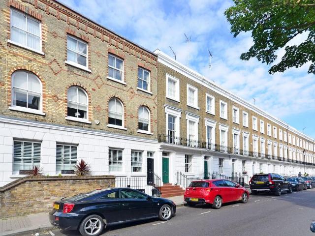 Princedale Road, Holland Park. 2 bed flat to rent £2,650 pcm £612 pw