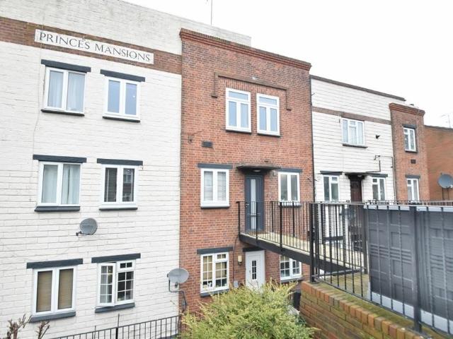 Princes Mansions, Harefield Road, Uxbridge UB8, 3 bed flat to rent, £2,300 pcm | PrimeLocation