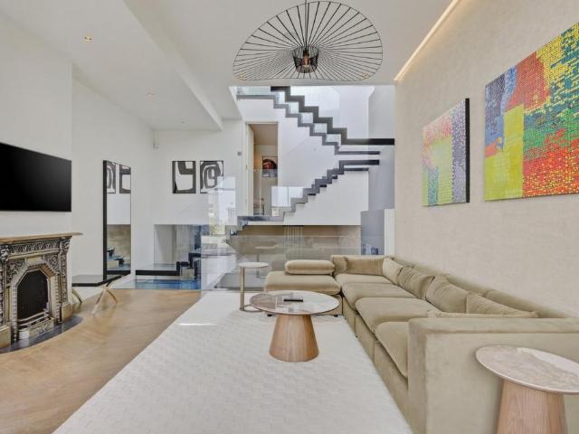 Princes Mews, Bayswater, London, W2 4 bed terraced house to rent £15,000 pcm £3,462 pw