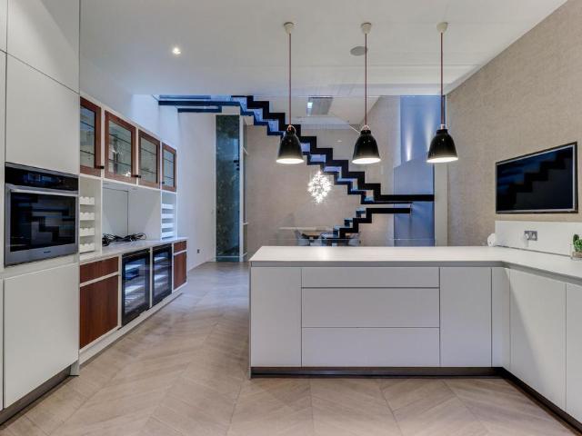 Princes Mews, London 4 bed terraced house to rent £17,000 pcm £3,923 pw