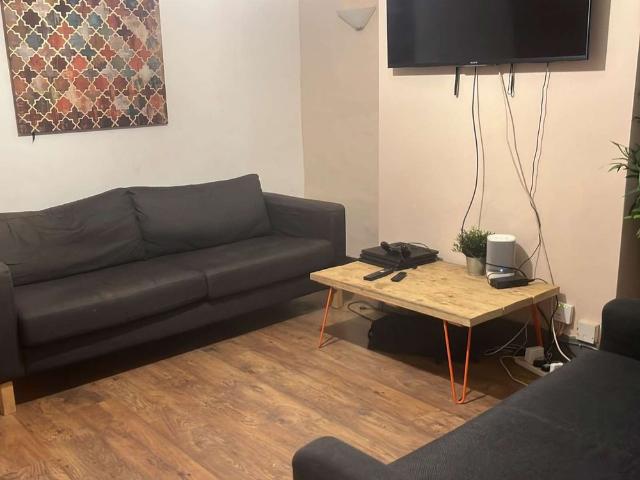 Princes Avenue 06PRIN Room 2