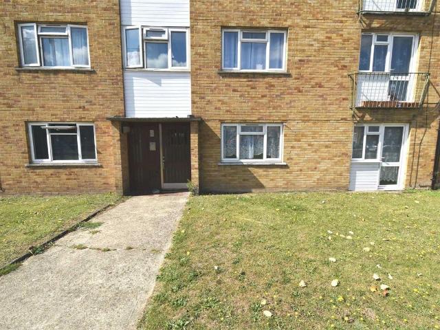 Princes Avenue, Dartford DA2, 2 bed flat to rent, £1,300 pcm | PrimeLocation