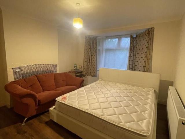 Princes Avenue, London W3, 5 bed property to rent, £4,600 pcm | PrimeLocation