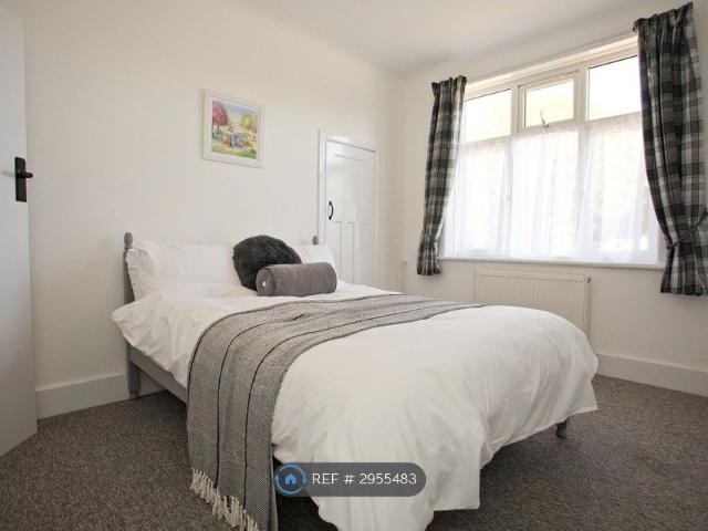 Princes Court, Bournemouth BH1, 3 bed flat to rent, £1,700 pcm | PrimeLocation