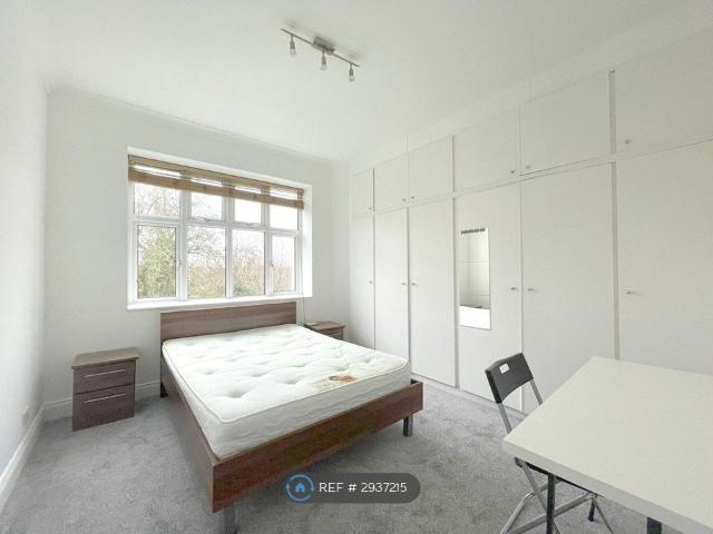 Princes Court, London NW2, 3 bed flat to rent, £2,900 pcm | PrimeLocation