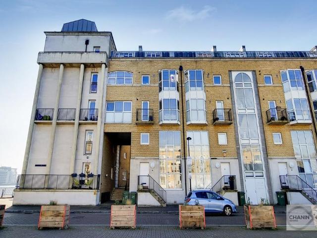 Princes Court, London SE16 2 bed penthouse to rent £2,450 pcm £565 pw