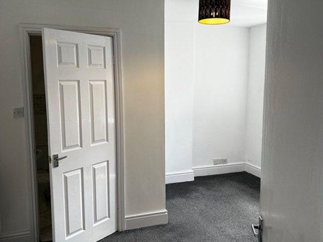 Princes Drive, Colwyn Bay LL29, 2 bed flat to rent, £900 pcm | PrimeLocation