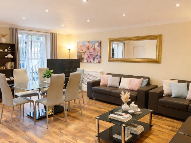 Princes Gate, London SW7, 3 bed flat to rent, £5,417 pcm | PrimeLocation