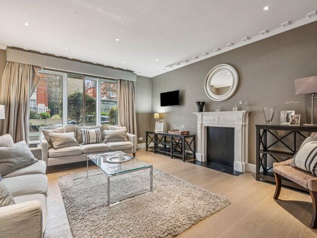 Princes Gate, London SW7, 3 bed flat to rent, £5,850 pcm | PrimeLocation