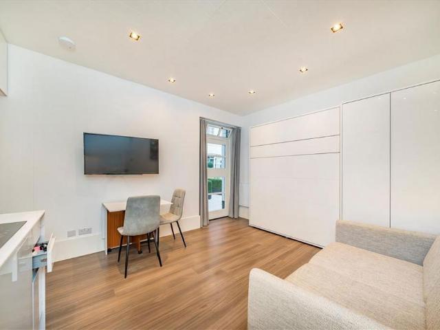 Princes Gate, London SW7 Studio to rent £2,149 pcm £496 pw