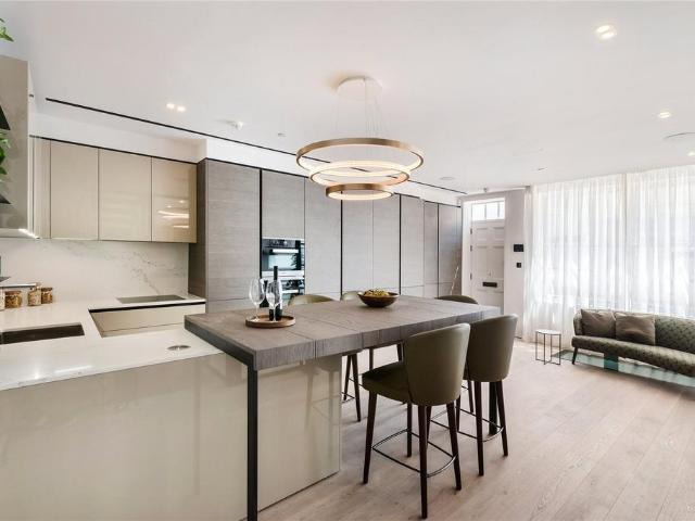 Princes Gate Mews, London, SW7 3 bed terraced house to rent £15,167 pcm £3,500 pw