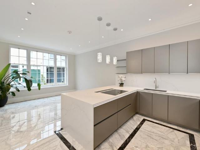 Princes Gate Mews, London SW7 4 bed terraced house to rent £13,000 pcm £3,000 pw