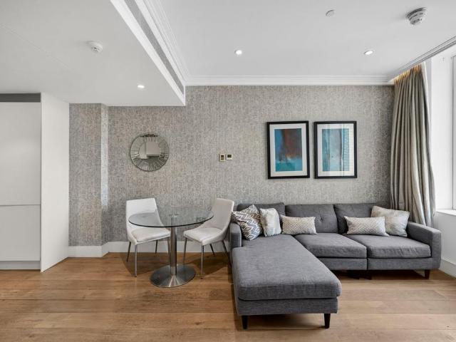 Princes House, 37 39 Kingsway, London 2 bed flat to rent £4,800 pcm £1,108 pw