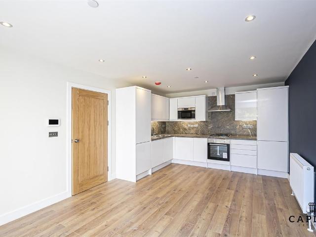 Princes Road, Buckhurst Hill IG9, 1 bed flat to rent, £1,750 pcm | PrimeLocation