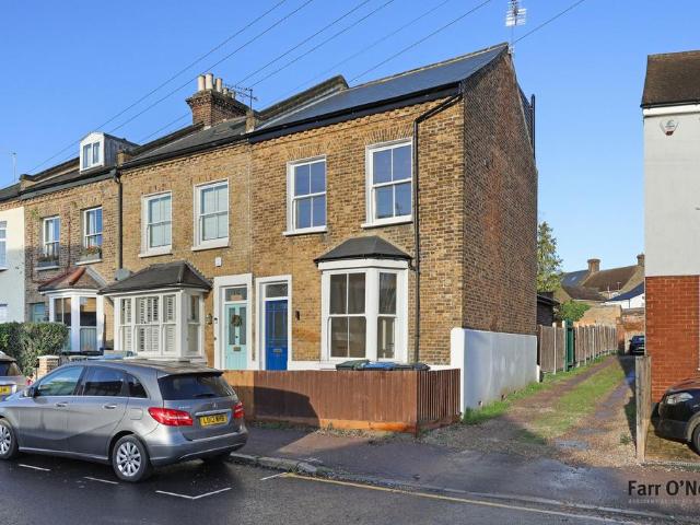 Princes Road, Buckhurst Hill, IG9 2 bed apartment to rent £2,200 pcm £508 pw