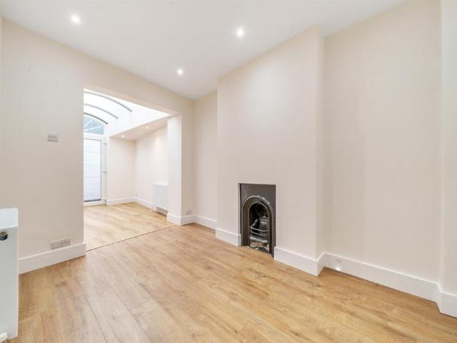Princes Road, Ealing 3 bed house to rent £3,695 pcm £853 pw