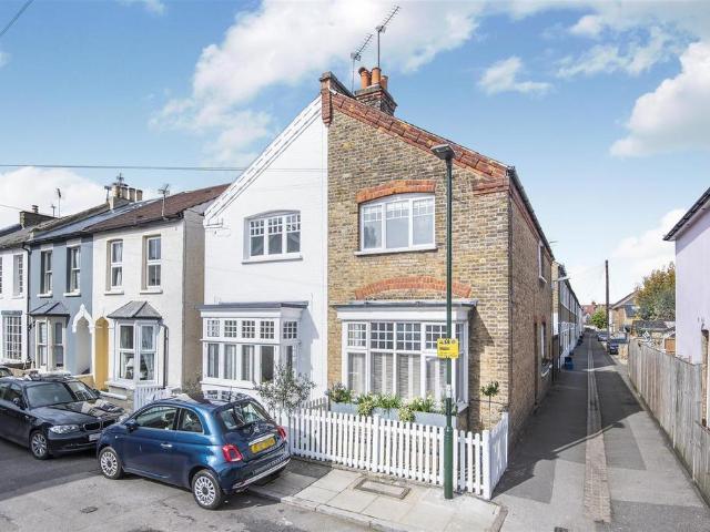 Princes Road, East Sheen, SW14 2 bed semi detached house to rent £3,500 pcm £808 pw