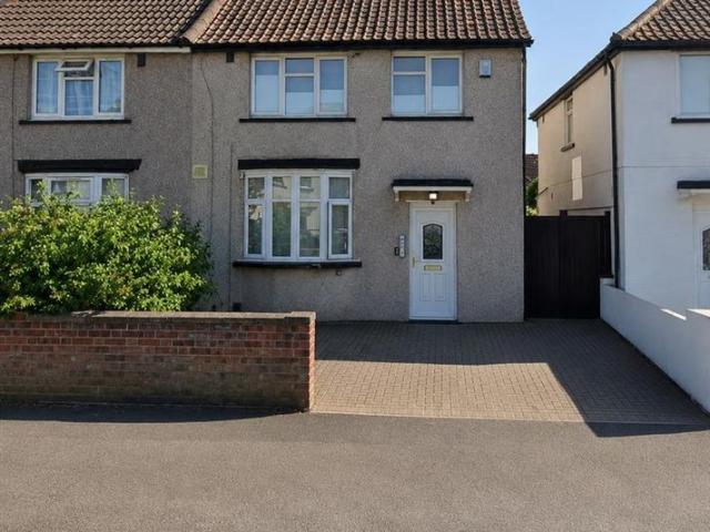 Princes Road, Feltham TW13, Studio to rent, £998 pcm | PrimeLocation
