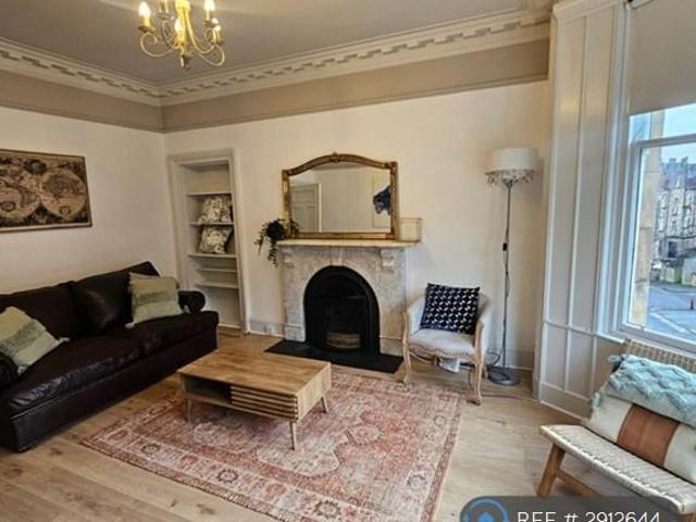 Princes St, Stirling, FK8 3 bed flat to rent £1,650 pcm £381 pw