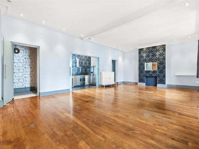 Princes Street, Brighton, East. 2 bed apartment to rent £2,500 pcm £577 pw