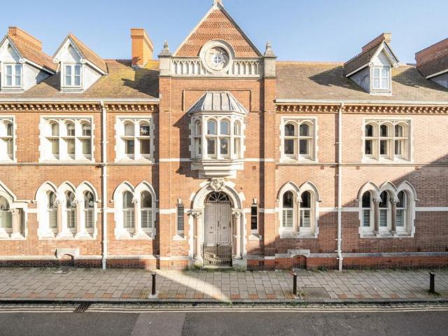 Princes Street, East Sussex BN2 2 bed flat to rent £2,500 pcm £577 pw