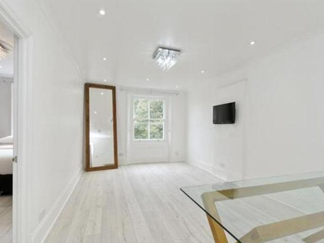 Princes Square, Westbourne Park, 2 Bedroom Flat