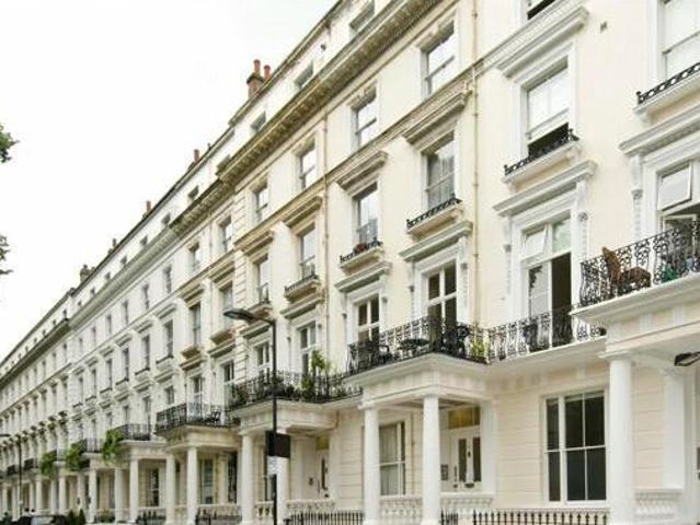 Princes Square, London, 2 Bedroom Apartment