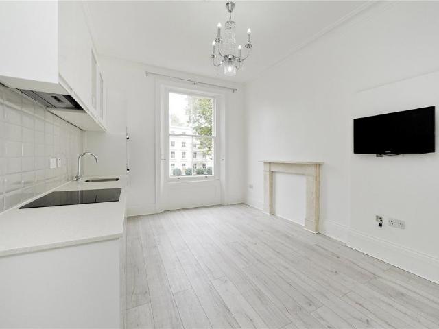 Princes Square, London, UK, W2 2 bed flat to rent £4,766 pcm £1,100 pw