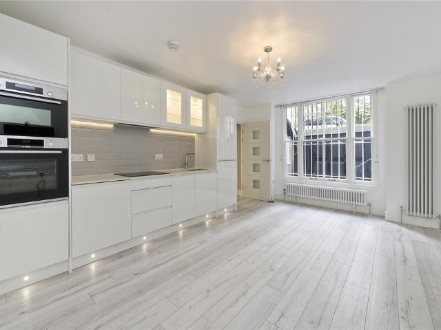 Princes Square, London, W2 2 bed flat to rent £4,311 pcm £995 pw