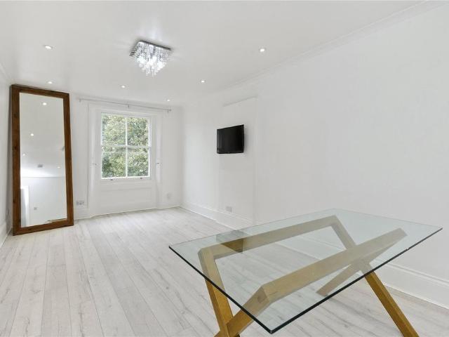 Princes Square, London, W2 2 bed property to rent £4,000 pcm £923 pw