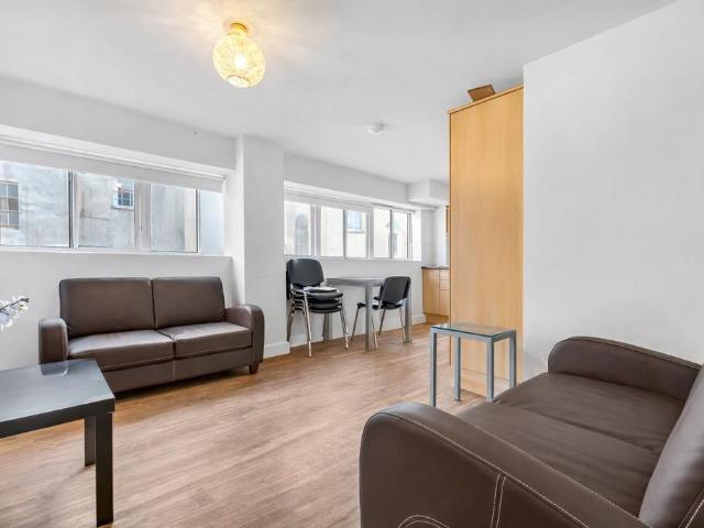 Princess Victoria Street, Bristol BS8 4 bed apartment to rent £2,500 pcm £577 pw