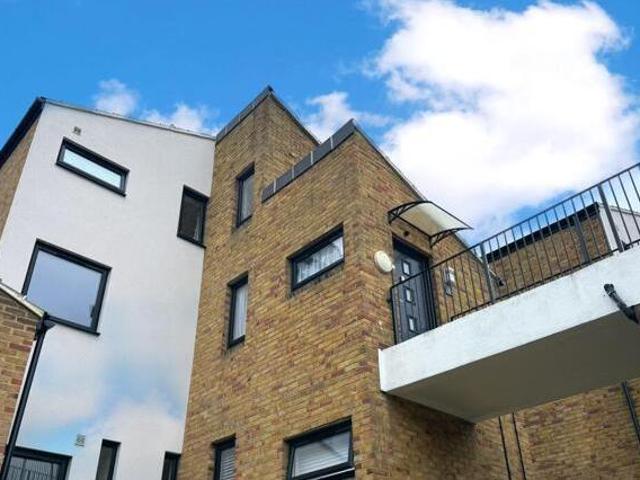 Princess Mary Avenue, Chatham, 2 Bedroom Maisonette