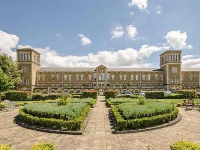 Princess Park Manor, Friern Barnet, 2 Bedroom Apartment