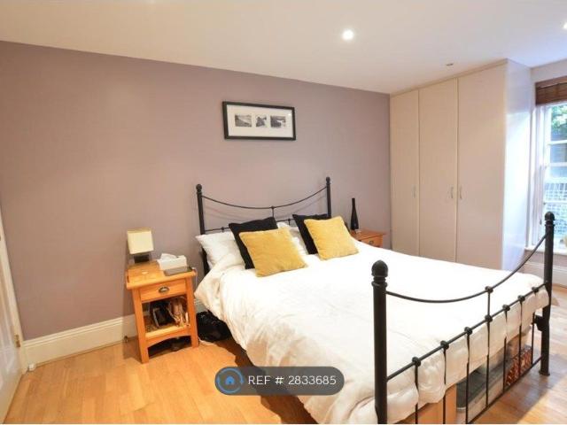 Princess Park Manor, London N11, 3 bed flat to rent, £2,400 pcm | PrimeLocation